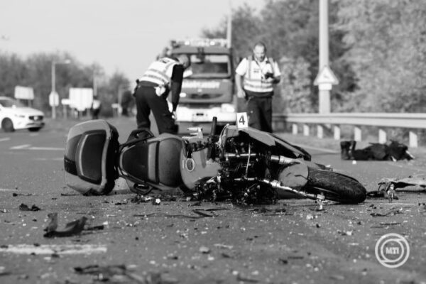 Két kisgyerek maradt árván, a szentesi motoros baleset női utasa is ...